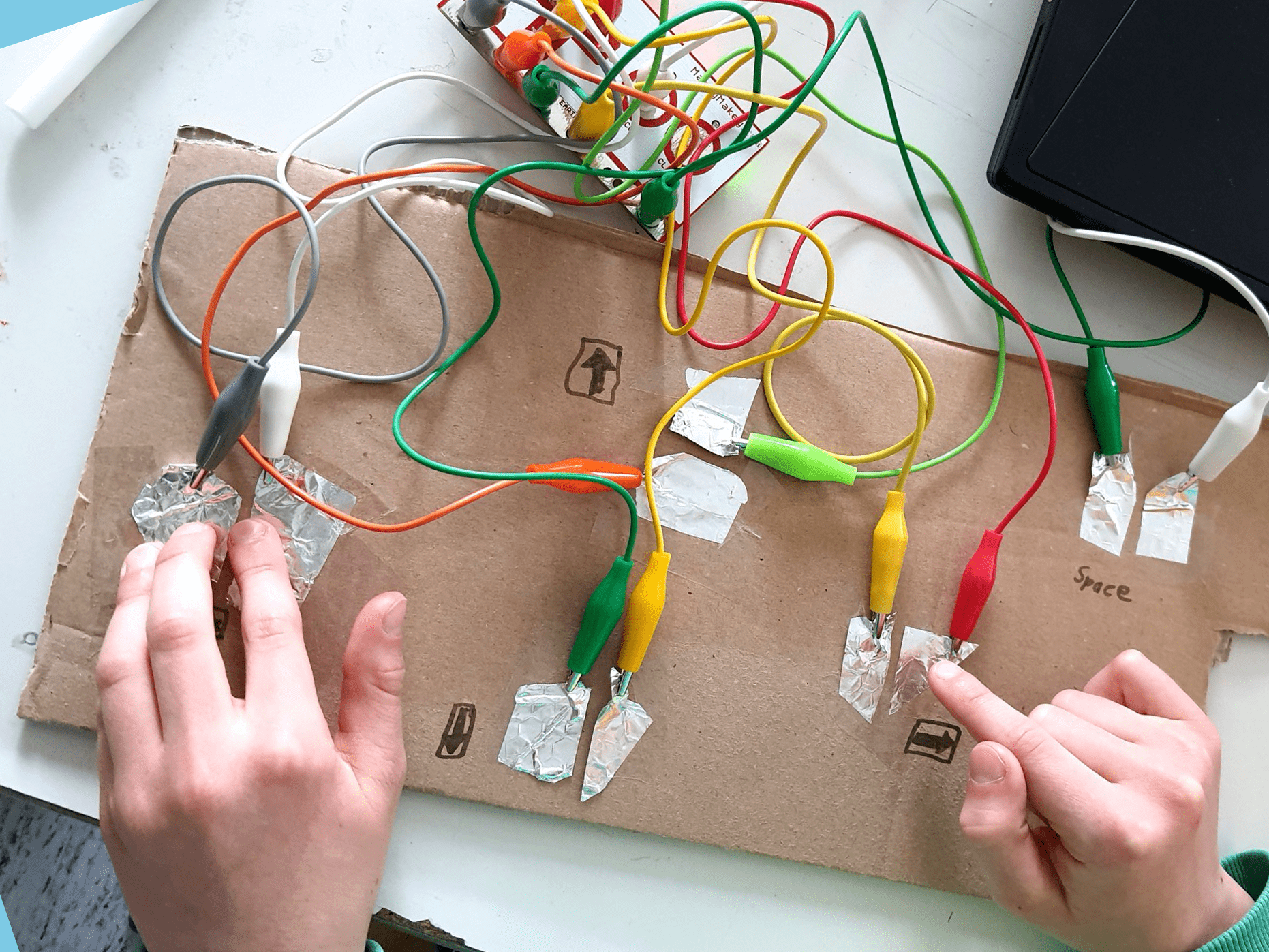 MakeyMakey – Controller bauen und Gamechallenge | Internationales ...